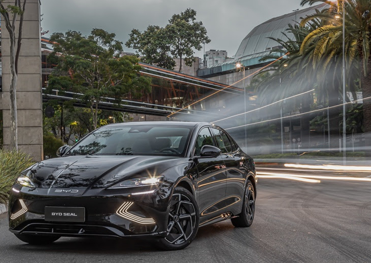 A BYD apresenta ao mercado brasileiro o novo sport coupé Seal , um ...
