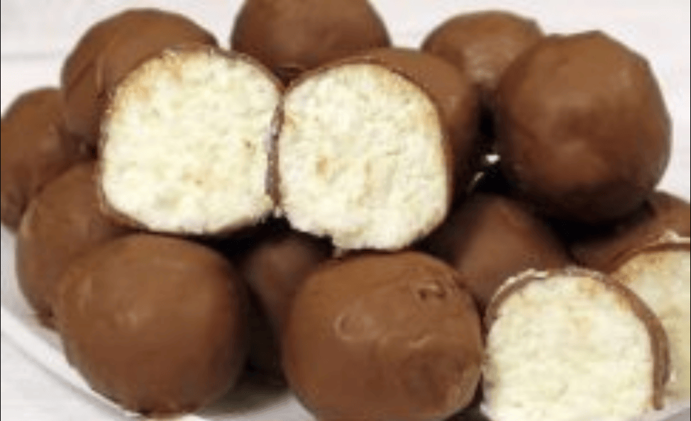 As bolinhas de coco com chocolate são uma sobremesa fácil de preparar ...